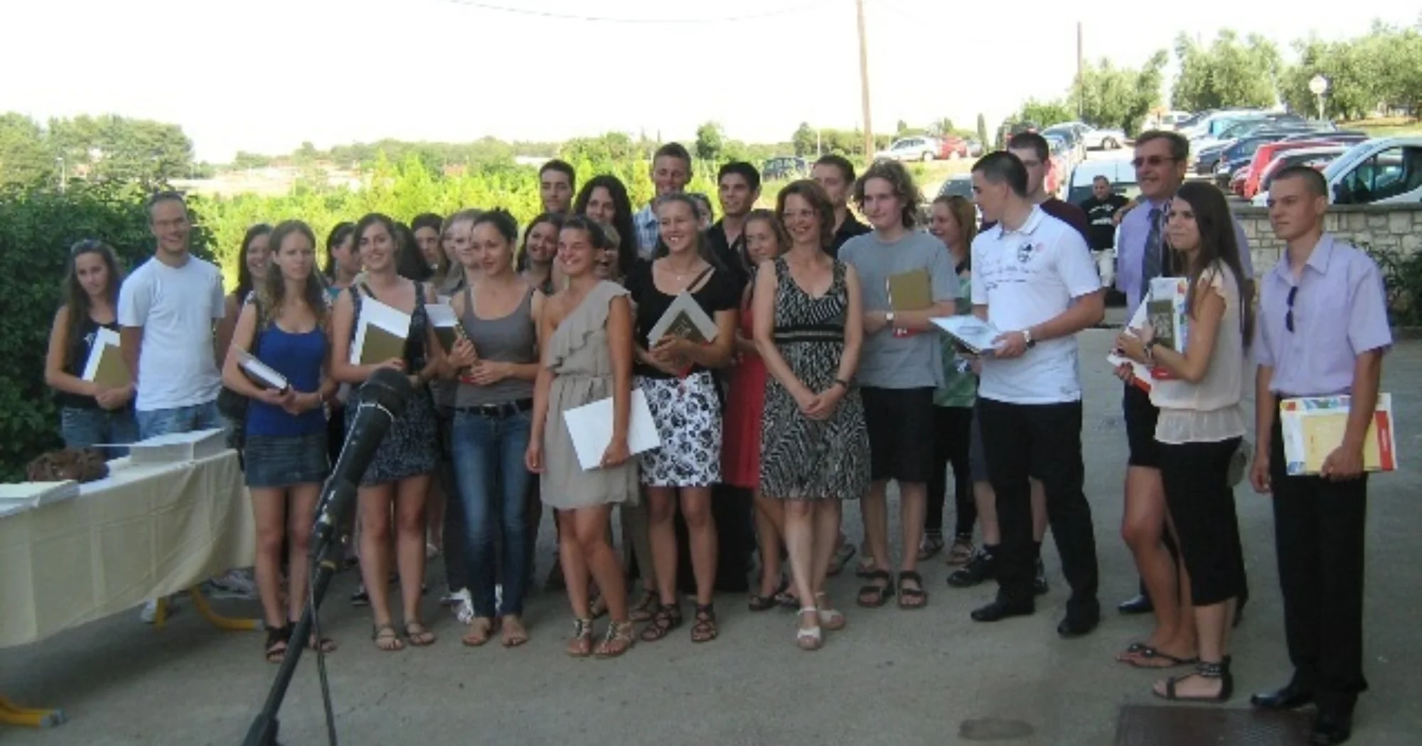 Odlazak generacije maturanata SŠ Mate Balote - Parentium | Vijesti iz ...