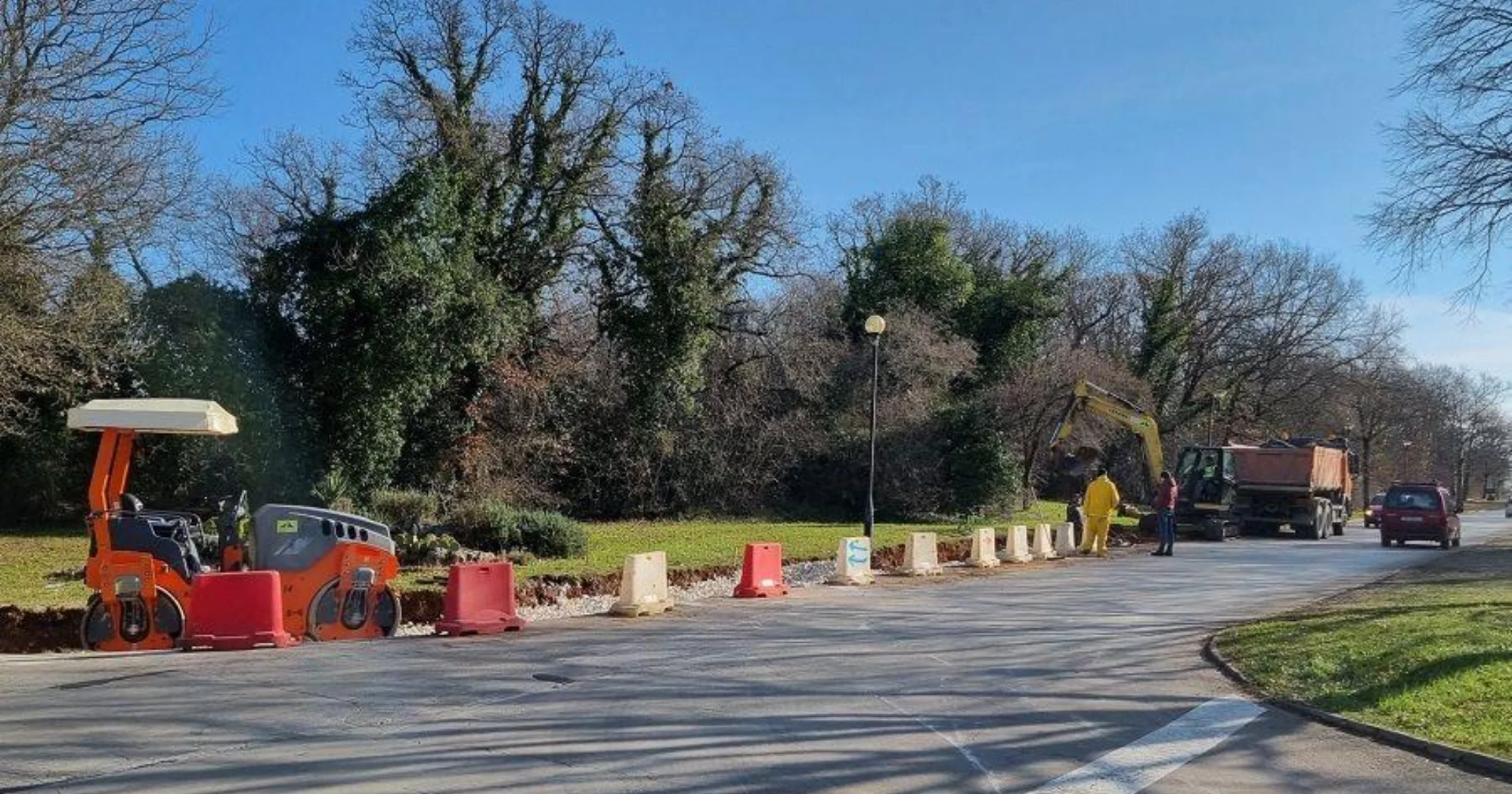 Širi se prometnica na ulazu u Červar Porat, saniraju se kolnici na više ...